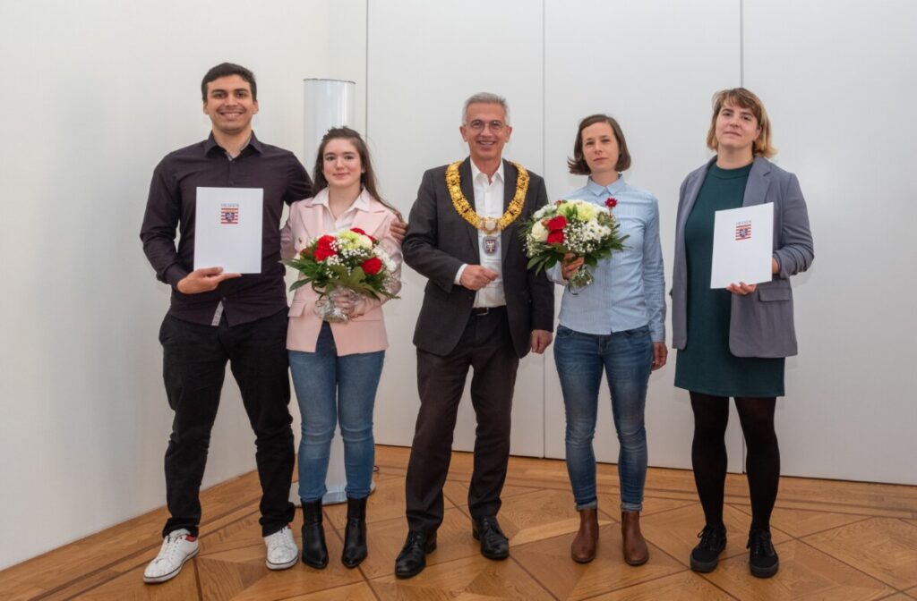 „Sie haben sich fürs Hinsehen entschieden“: Oberbürgermeister Feldmann zeichnet Retter aus - Der ...