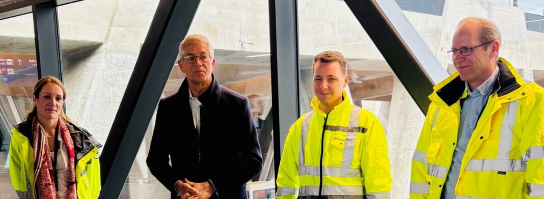 Neue Sky-Line-Bahn: Frankfurt verbindet Terminal 1, 2 und 3 - Der ...
